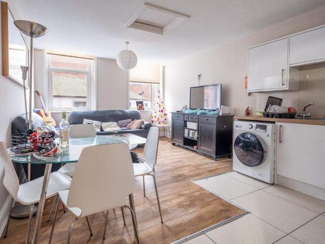 The Gatehouse, Newcastle Upon Tyne NE1 3 bed apartment to rent £1,885 pcm £435 pw