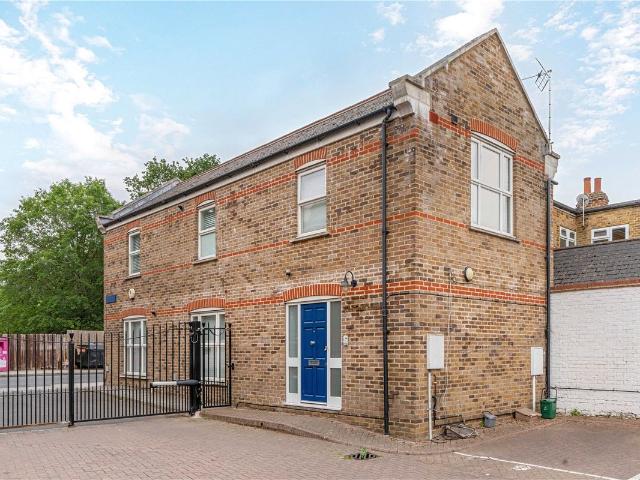 The Gatehouse, Hampton Hill TW12, 2 bed flat to rent, £1,850 pcm | PrimeLocation