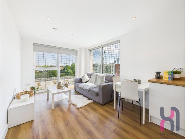 The Gateway, 15 Trafford Road, Salford M5, 1 bed flat to rent, £975 pcm | PrimeLocation