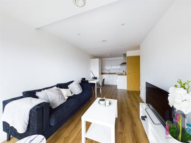 The Gateway, 15 Trafford Road, Salford M5, 2 bed flat to rent, £1,400 pcm | PrimeLocation