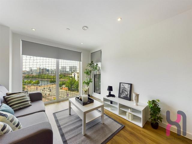 The Gateway, 15 Trafford Road, Salford M5, 2 bed flat to rent, £1,400 pcm | PrimeLocation