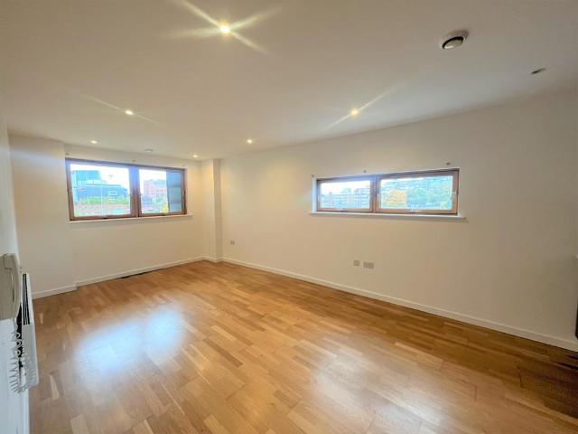 The Gateway South 2 bed apartment to rent £1,050 pcm £242 pw