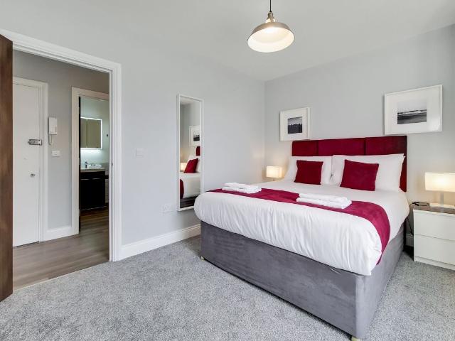 The Gateways, Park Lane, Richmond TW9, 1 bed flat to rent, £6,569 pcm | PrimeLocation