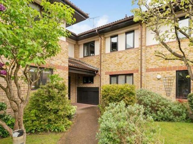 The Gables, Oxshott, 2 Bedroom Flat