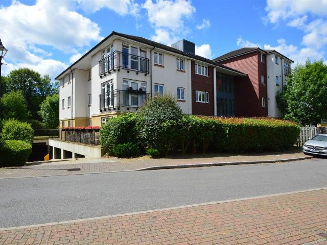 The Gables, Friars View, Aylesford ME20, 2 bed flat to rent, £1,250 pcm | PrimeLocation