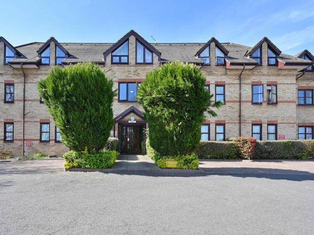 The Gables, WD25, Watford, WD25 2 bed flat to rent £1,450 pcm £335 pw