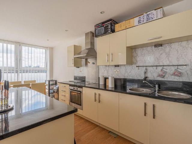 The Galley, Gallions Reach, London, E16 2 bed flat to rent £2,250 pcm £519 pw