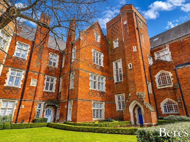 The Galleries, Warley, CM14 3 bed apartment to rent £2,250 pcm £519 pw