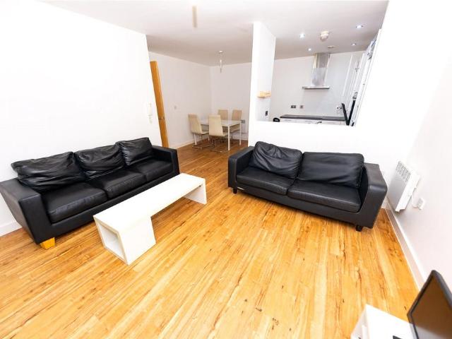 The Gallery, 14 Plaza Boulevard. 3 bed flat to rent £1,475 pcm £340 pw