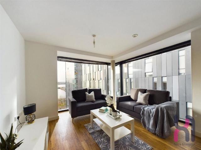 The Gallery, 14 Plaza Boulevard. 2 bed property to rent £1,030 pcm £238 pw