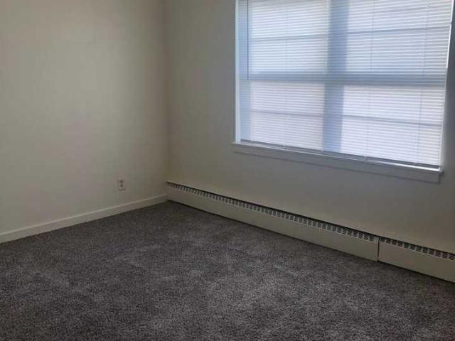 The Gardens 2 Bedroom Apartment for Rent at 1300 Oakland Rd Ne, Cedar Rapids, IA 52402