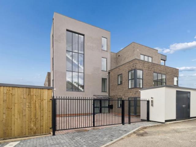 The Gardens, Harrow 2 bed apartment to rent £2,000 pcm £462 pw