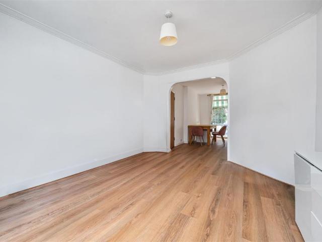 The Gardens, Harrow HA1 4 bed detached house to rent £2,800 pcm £646 pw