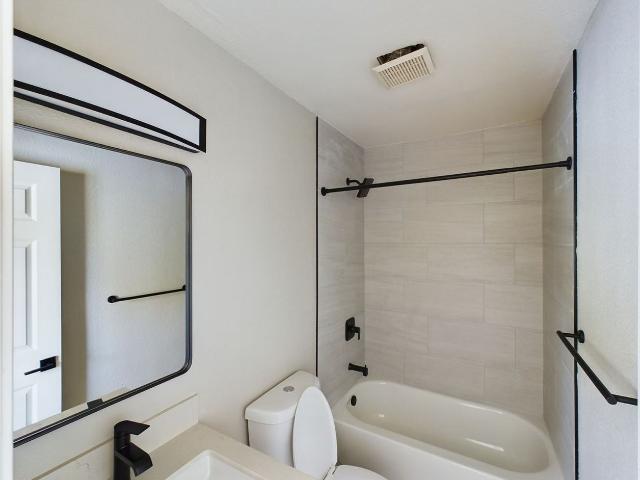 The Gemma 2 Bedroom Apartment for Rent at 185 Saxony Rd, Encinitas, CA 92024 Encinitas