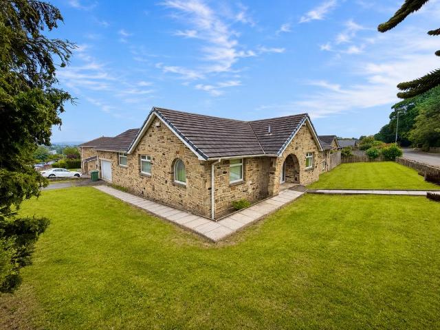 The Ghyll, Huddersfield, West. 5 bed bungalow to rent £2,250 pcm £519 pw