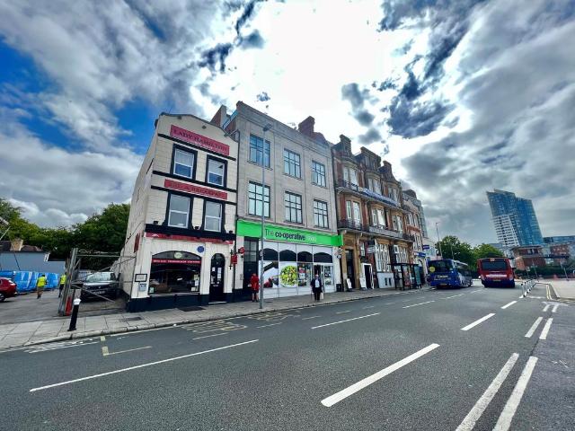 The Gieves Apartments, Portsmouth, PO1 2 bed apartment to rent £1,700 pcm £392 pw