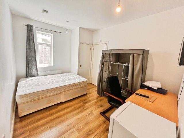 The Glade, Croydon CR0, Room to rent, £900 pcm | PrimeLocation