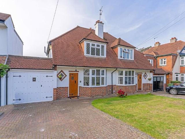 The Glade, Epsom, KT17 3 bed house to rent £2,300 pcm £531 pw