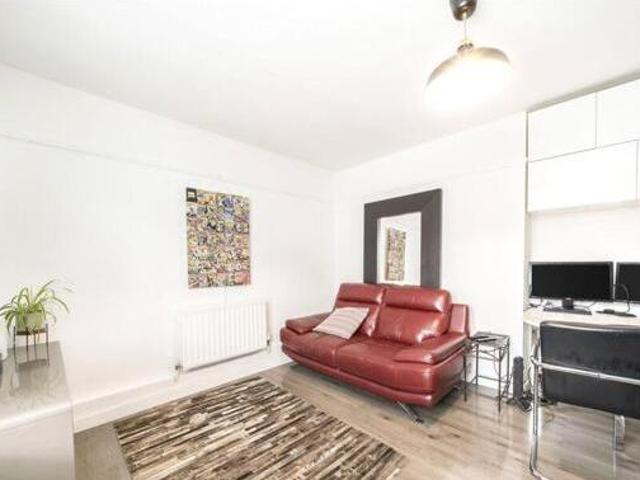 The Glade, Rectory Field Crescent, 2 Bedroom Flat