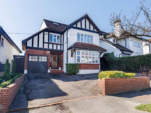 The Glade, Woodford Green, IG8. 4 bed detached house to rent £5,000 pcm £1,154 pw
