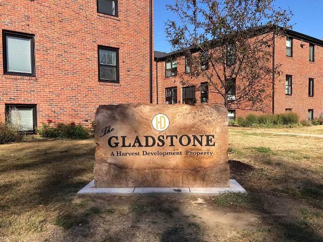 The Gladstone! Classic but Modern 1 & 2 Bedroom Apartments in Dundee 1 Bedroom Apartment for Rent at 4723 Cass St, Omaha, NE 68132 Dodge Street Corridor