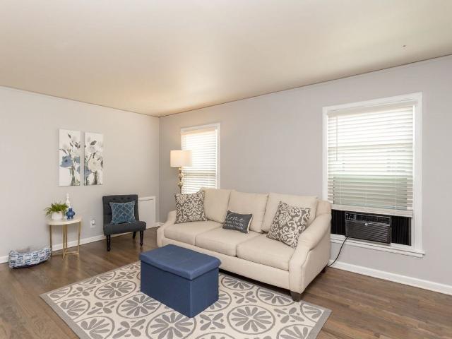 The Gladstone! Classic but Modern 1 & 2 Bedroom Apartments in Dundee 1 Bedroom Apartment for Rent at 4723 Cass St, Omaha, NE 68132 Dodge Street Corridor