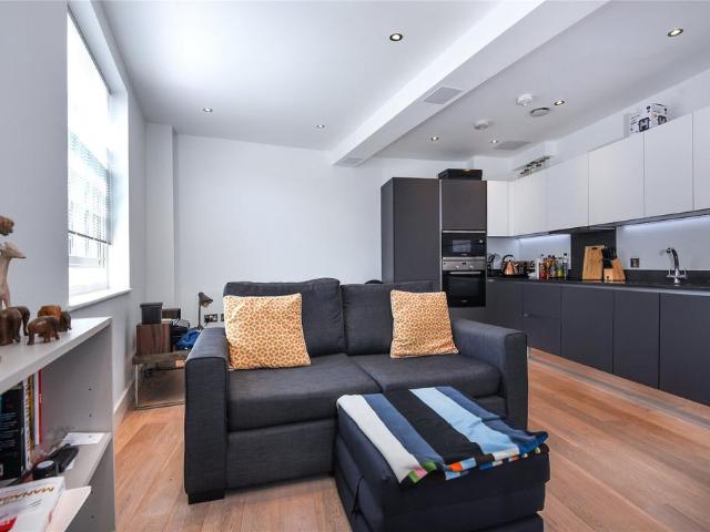 The Glassworks, London, SE8 1 bed flat to rent £1,750 pcm £404 pw