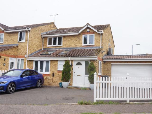 The Glen, Vange, Basildon SS16, 4 bed end terrace house to rent, £2,200 pcm | PrimeLocation