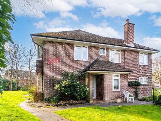 The Glen, Northwood, Middlesex HA6, 3 bed flat to rent, £2,250 pcm | PrimeLocation