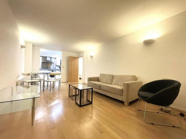 The Grainstore, 4 Western Gateway. 1 bed flat to rent £1,700 pcm £392 pw