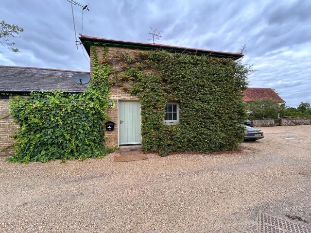 The Granary CM5, 1 bed barn conversion to rent, £1,100 pcm | PrimeLocation