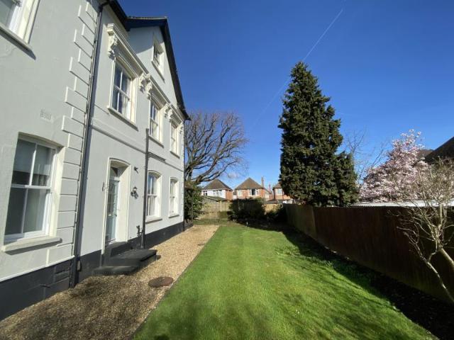 The Grange, Guildford GU2 1 bed apartment to rent £1,550 pcm £358 pw