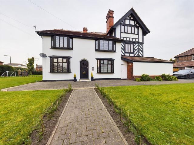 The Grange, Grange Avenue, Flixton, Manchester M41, 2 bed flat to rent, £1,300 pcm | PrimeLocation