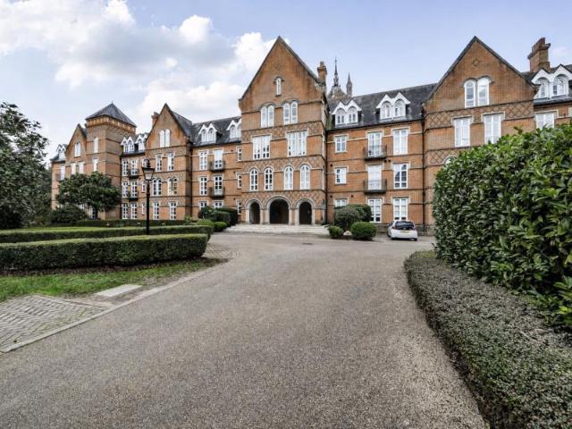 The Grange, Holloway Drive, Virginia. 2 bed flat to rent £2,450 pcm £565 pw