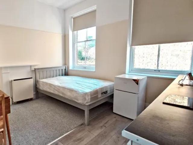 The Grange, The Knoll, London, W13 8JJ, United Kingdom | Studio apartment for rent #139270329 | Rentberry