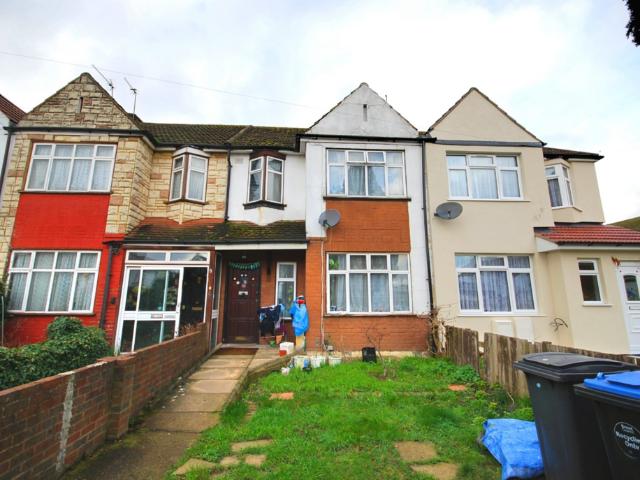 The Grange, Wembley 3 bed semi detached house to rent £2,470 pcm £570 pw