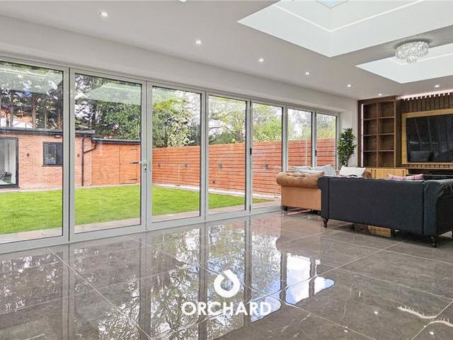 The Greenway, Ickenham, UB10 5 bed detached house to rent £4,500 pcm £1,038 pw