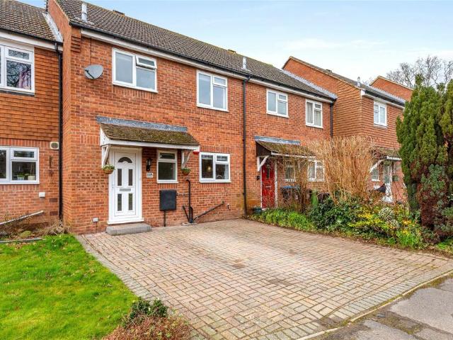 The Greenway, Oxted, Surrey, RH8 3 bed terraced house to rent £1,850 pcm £427 pw