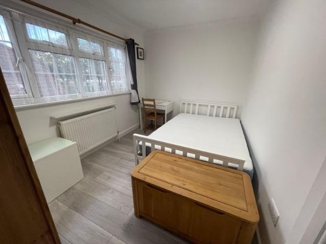 The Greenway, Uxbridge UB8, Room to rent, £700 pcm | PrimeLocation