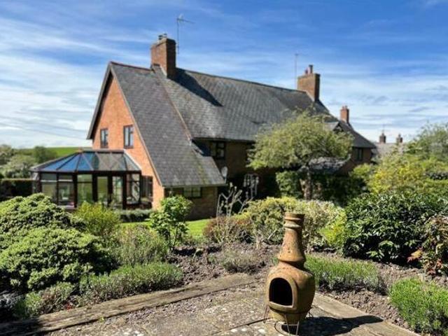 The Green, Chesterton, 3 Bedroom Semi detached