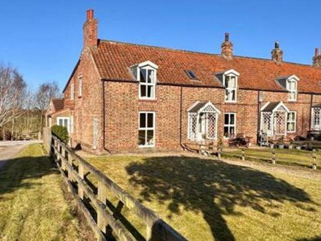 The Green, Ainderby Steeple, 3 Bedroom End