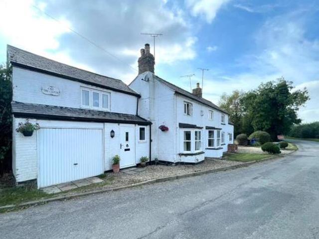 The Green, Banbury Road, 4 Bedroom Semi detached