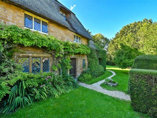 The Green, Great Tew, Chipping. 3 bed detached house to rent £3,500 pcm £808 pw