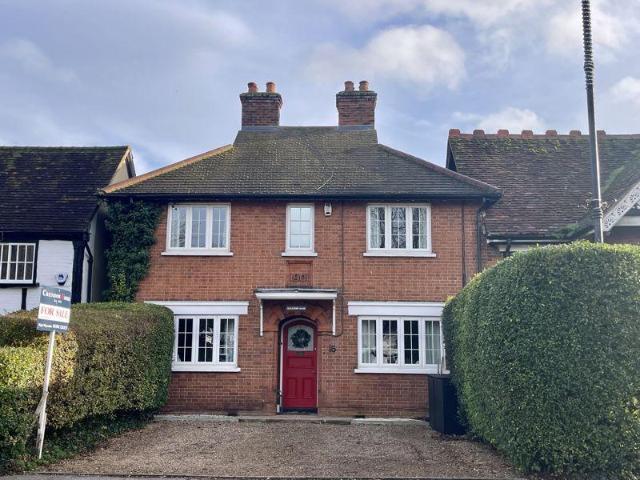 The Green, High Wycombe HP10 3 bed detached house to rent £2,750 pcm £635 pw