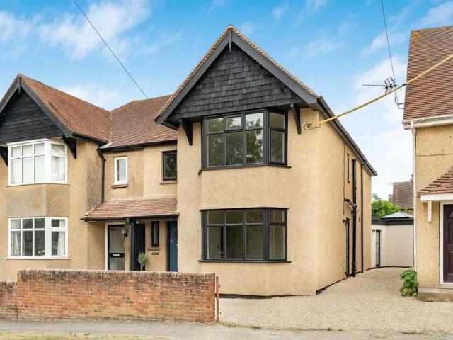 The Green, Oxford OX44 4 bed semi detached house to rent £2,600 pcm £600 pw