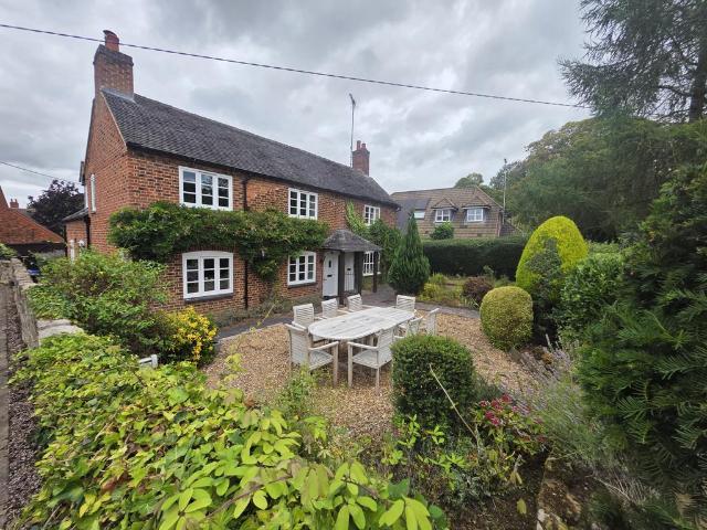 The Green, Milford, ST17 0UR 3 bed cottage to rent £2,495 pcm £576 pw