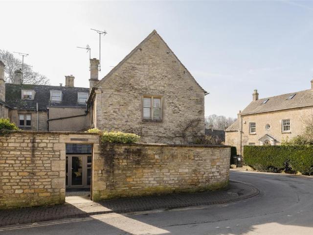 The Green, Northleach GL54 3 bed house to rent £2,600 pcm £600 pw