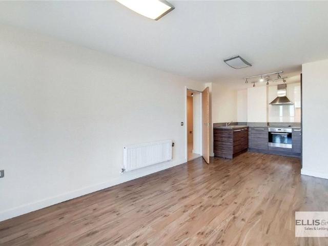 The Green, Southall, UB2 2 bed apartment to rent £1,925 pcm £444 pw