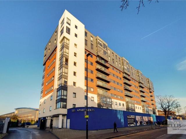 The Green, Southall, UB2 2 bed apartment to rent £1,950 pcm £450 pw