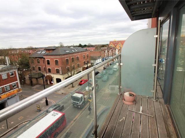 The Green, Southall, UB2 2 bed apartment to rent £1,950 pcm £450 pw